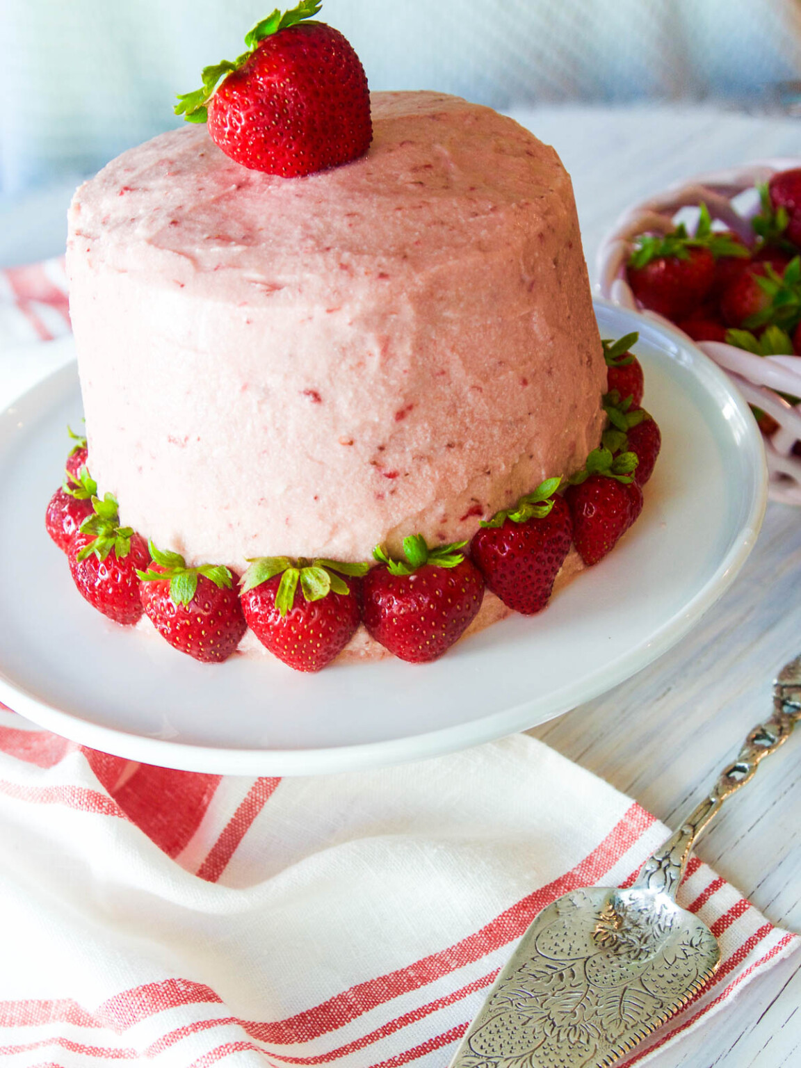 Fresh Strawberry Buttercream Cake Recipe - Delicious Table