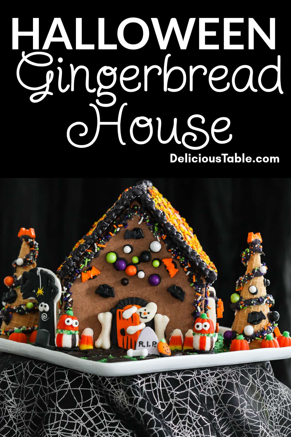 Halloween Gingerbread House - Delicious Table