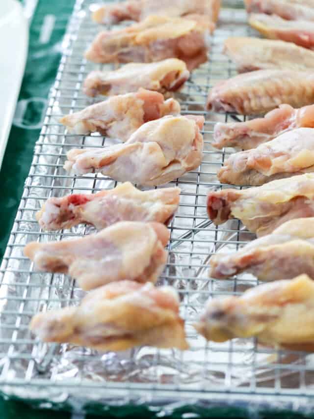 Crispy Chicken Wings Recipe - Delicious Table